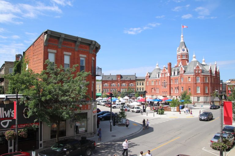 8 Best Southern Ontario Towns to Retire In - Bragging Mommy