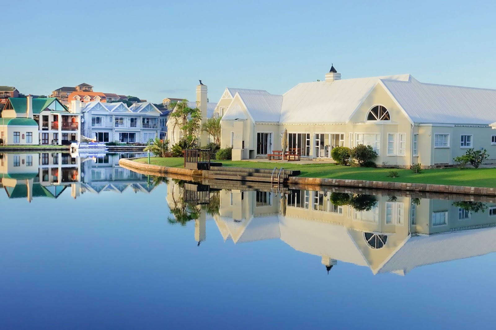 Major Benefits of Living in a Waterfront Property - Bragging Mommy