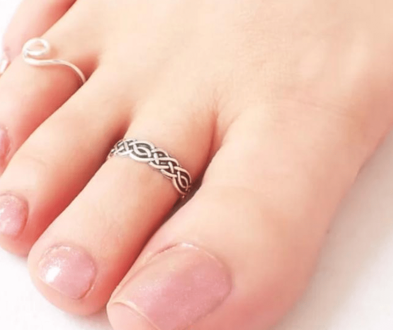 Styling Tips for Wearing Toe Rings Year-Round - Bragging Mommy
