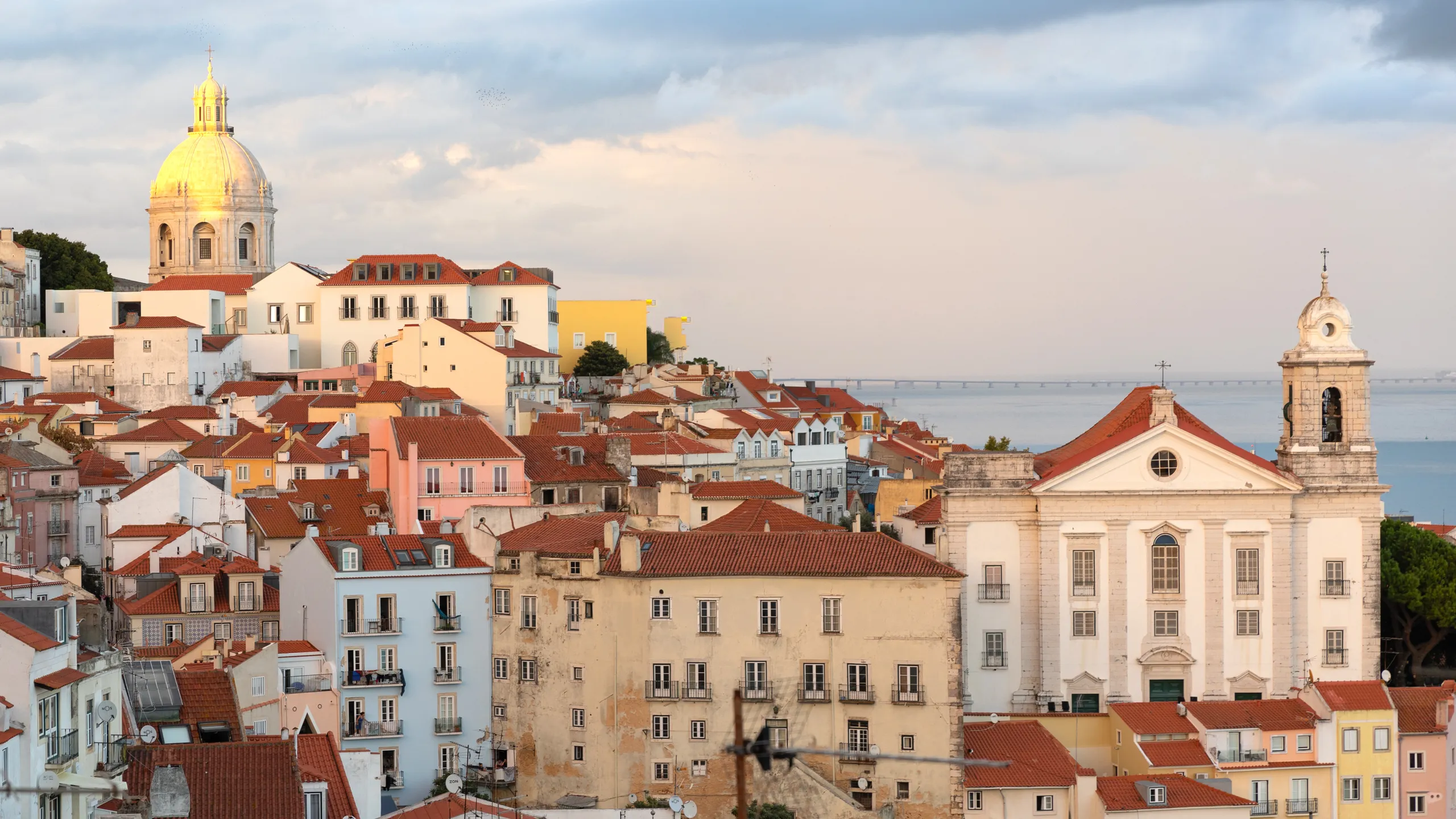 Living the Dream: Why Expats Find Their Fairytale Life in Portugal ...